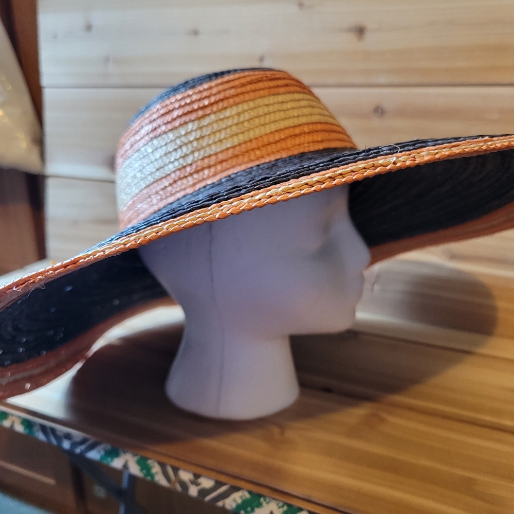 Beautiful Vintage Made In Italy Sun Hat! - Gem